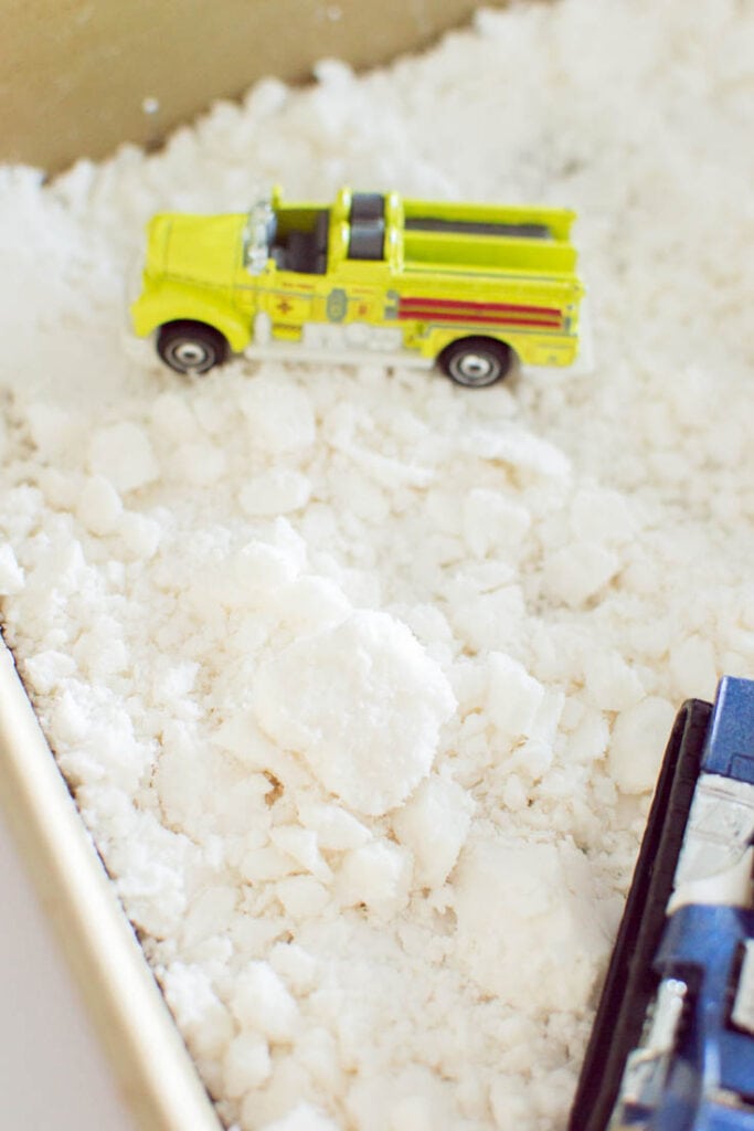 DIY Fake Snow for Sensory Bins - Messy Momma Crafts