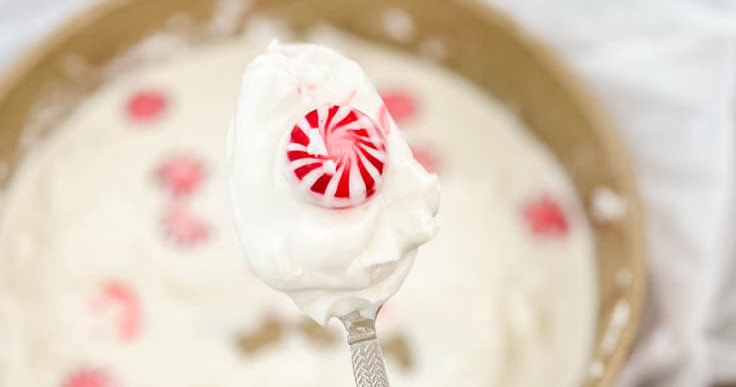 How to Make Peppermint Slime - Messy Momma Crafts
