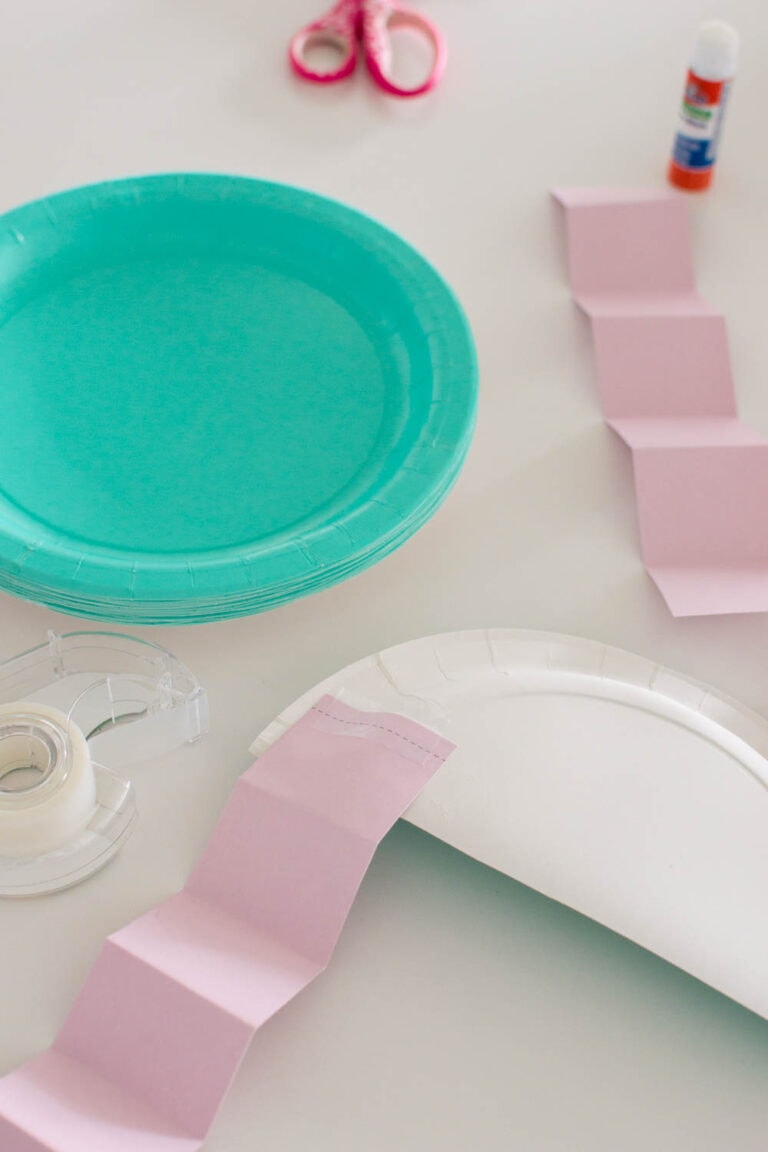 Jelly Fish Paper Plate - Messy Momma Crafts
